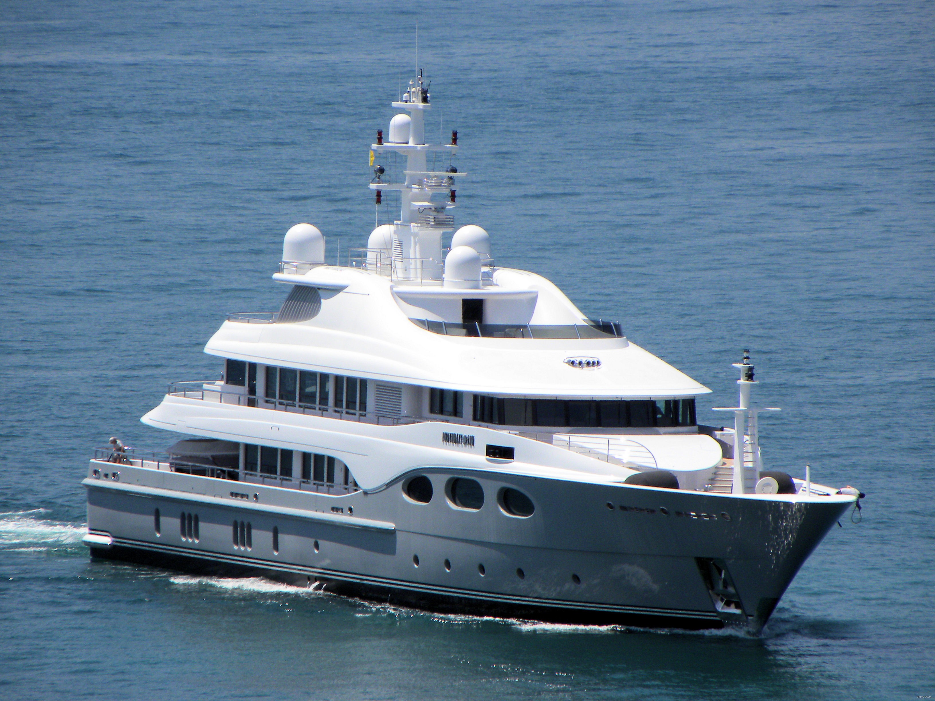 Yacht FORTUNATE SUN, Oceanfast (Austal) | CHARTERWORLD Luxury ...